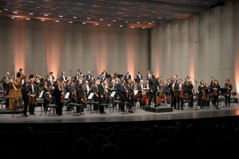 Soirée magistrale de l'Orchestre national Montpellier Occitanie sous la ...